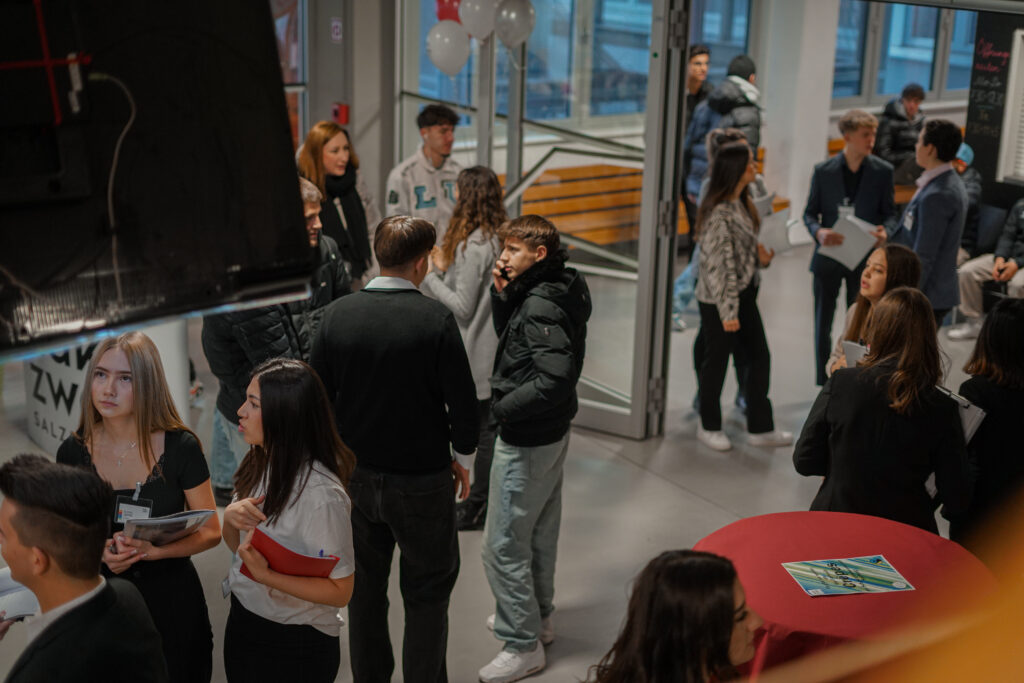 hak:zwei Salzburg - BUSSI UND BABA!