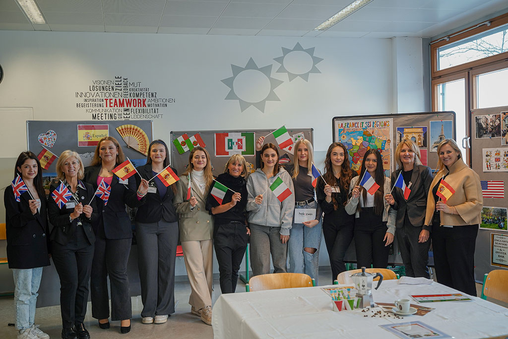 hak:zwei Salzburg - BUSSI UND BABA!